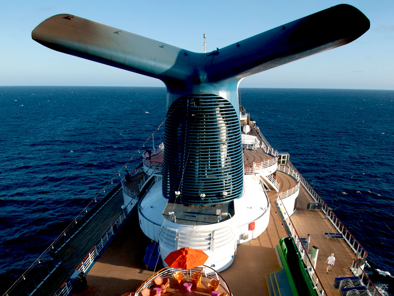 A Guide to Cruising the High Seas | Expedia